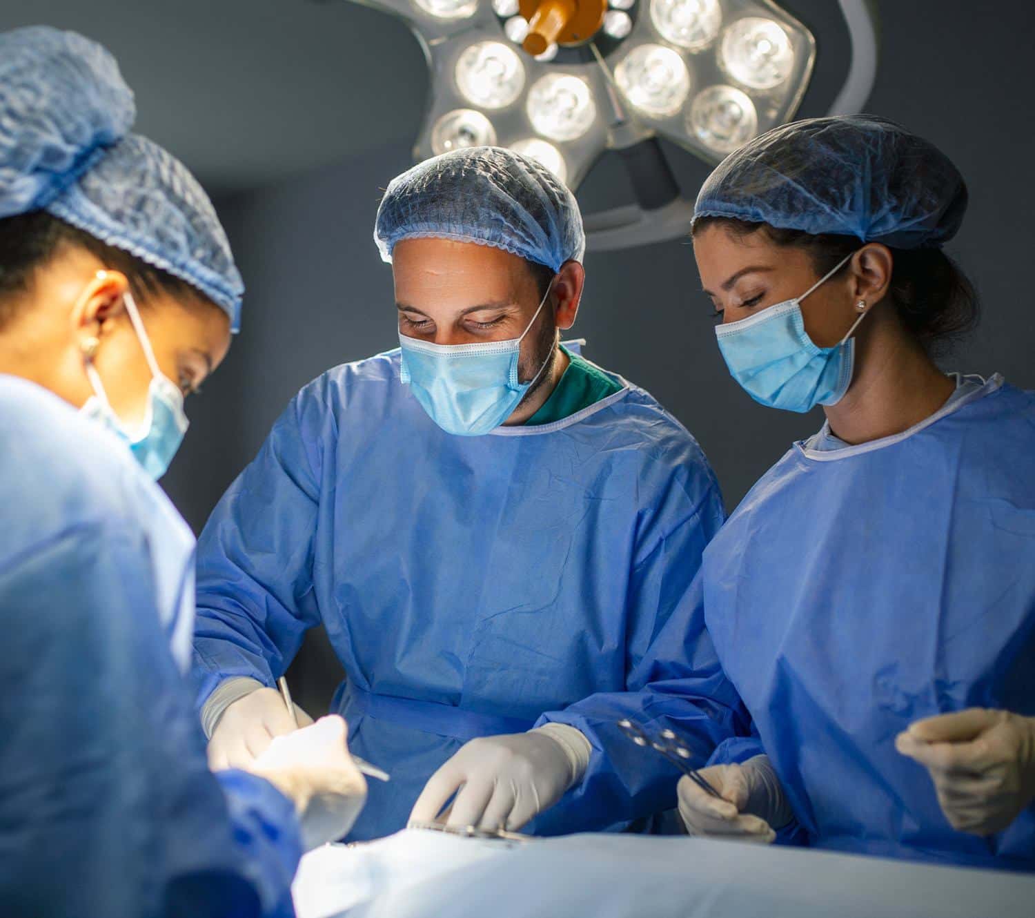 Pros and Cons of Summer Plastic Surgery